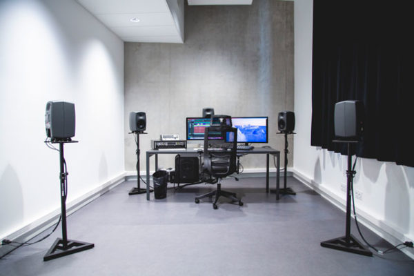 Salle de montage son 5.1 – Bastide Rouge